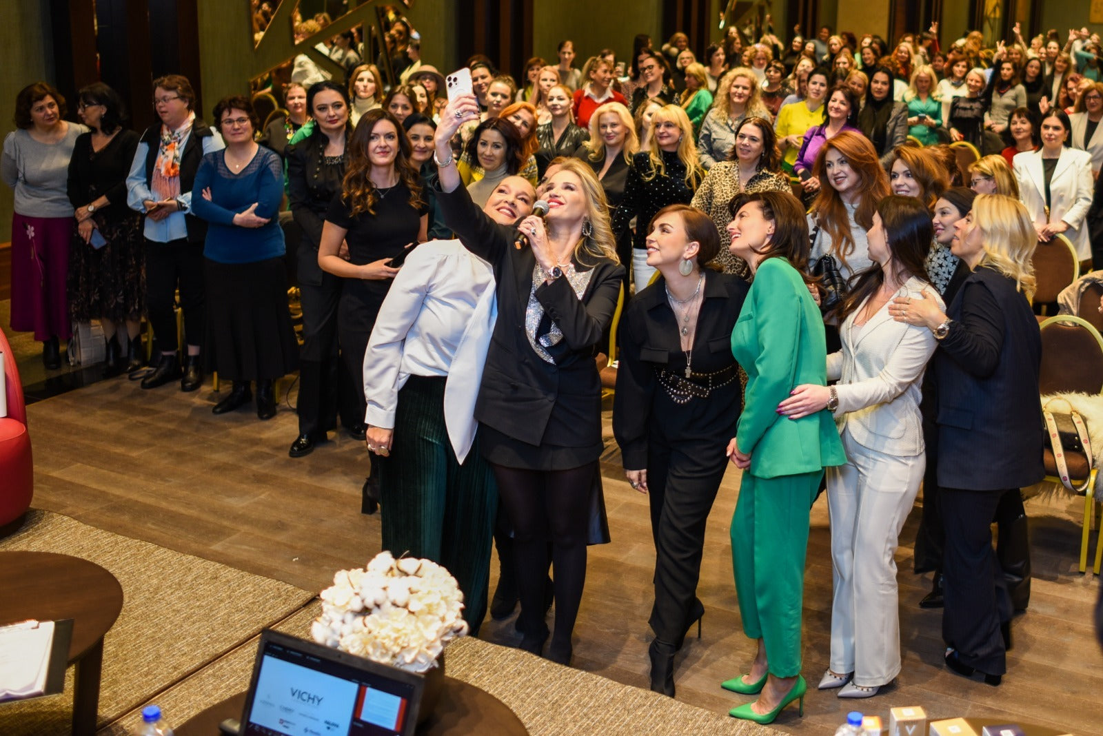 SuperAge: Mișcarea care a redefinit menopauza în România – RegenAge